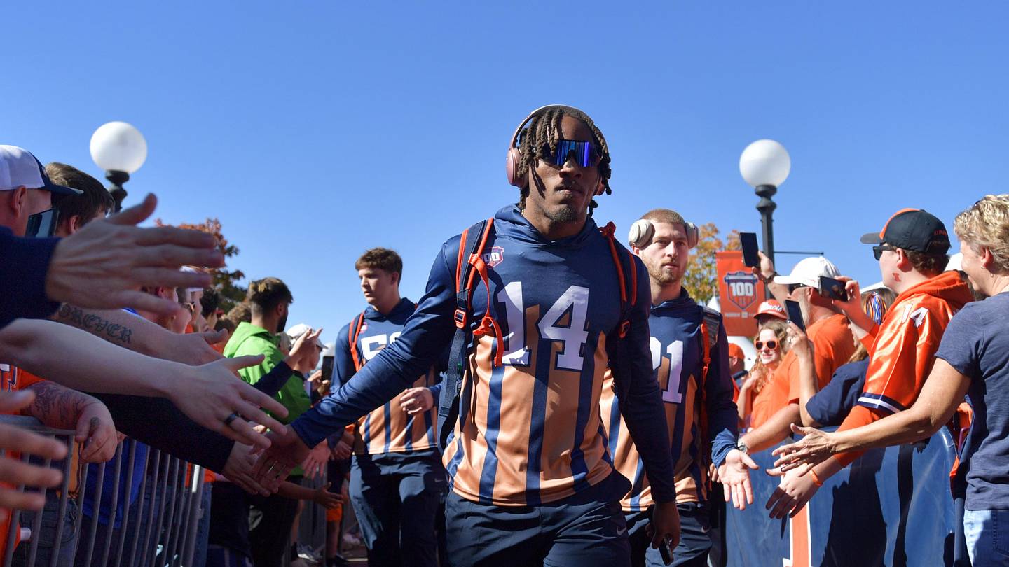 How Illinois Football Fans Can Fly Out of Champaign During Bowl Season