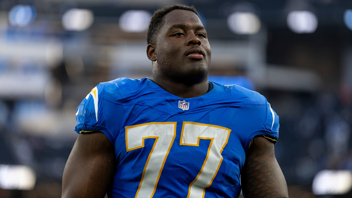 Zion Johnson wastes no time terrifying Chargers fans at training camp