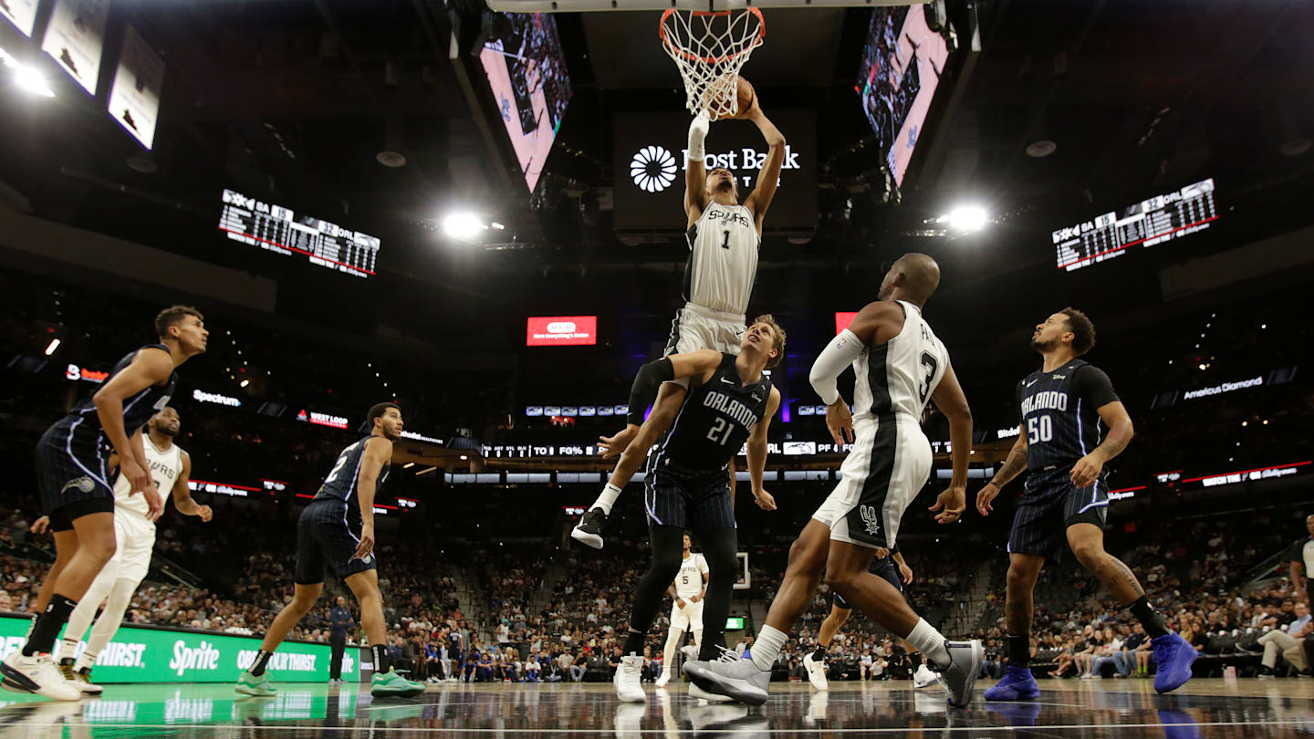 Social media goes nuts when Wemby and CP3 give Spurs fans what they ...