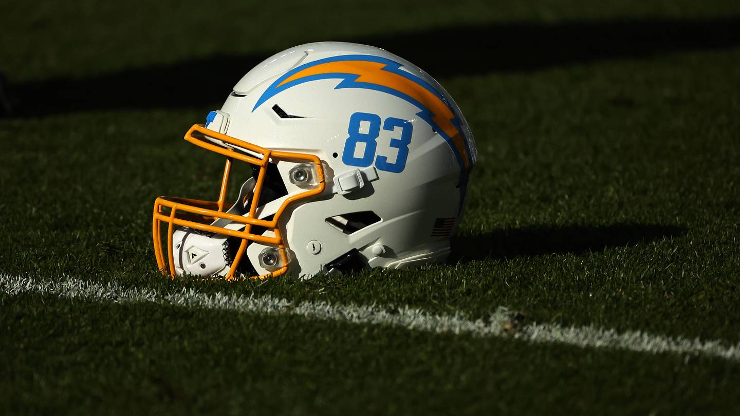 What channel is the Chargers-Rams game on today? Start time, announcers ...