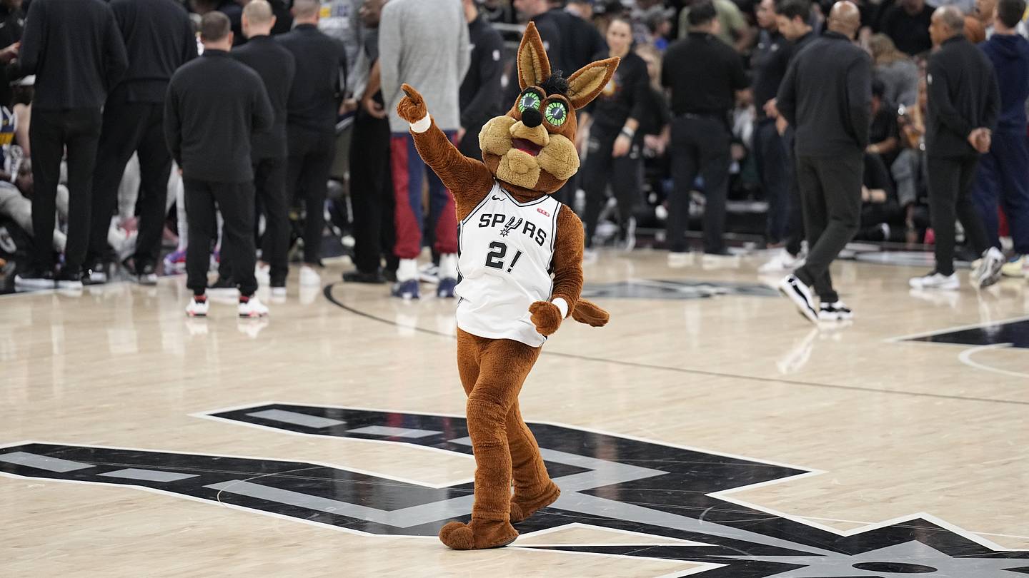 Who is the Spurs mascot? Everything to know about the Coyote