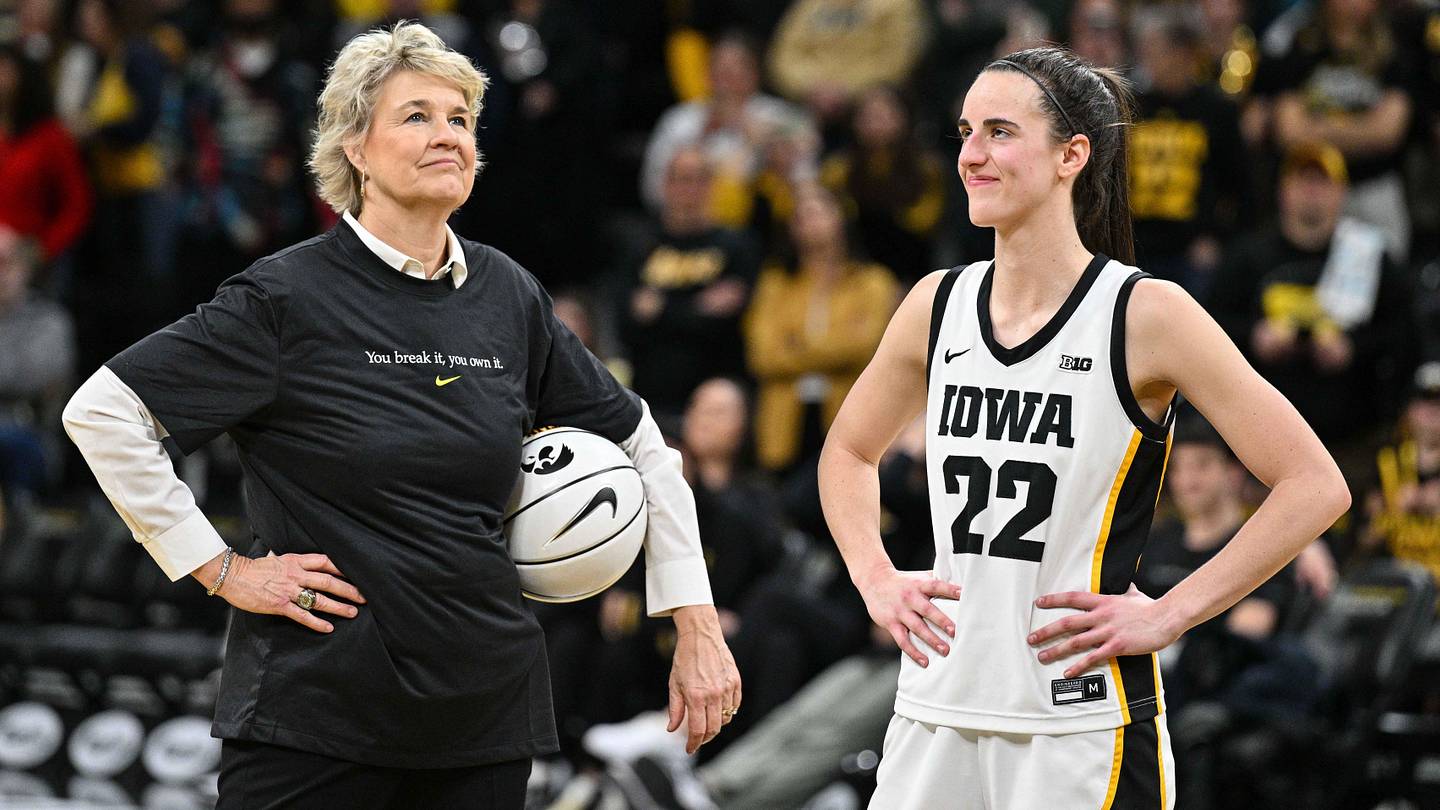 Lisa Bluder Lauds Caitlin Clark's Iowa Loyalty Amid NCAA Transfer Era