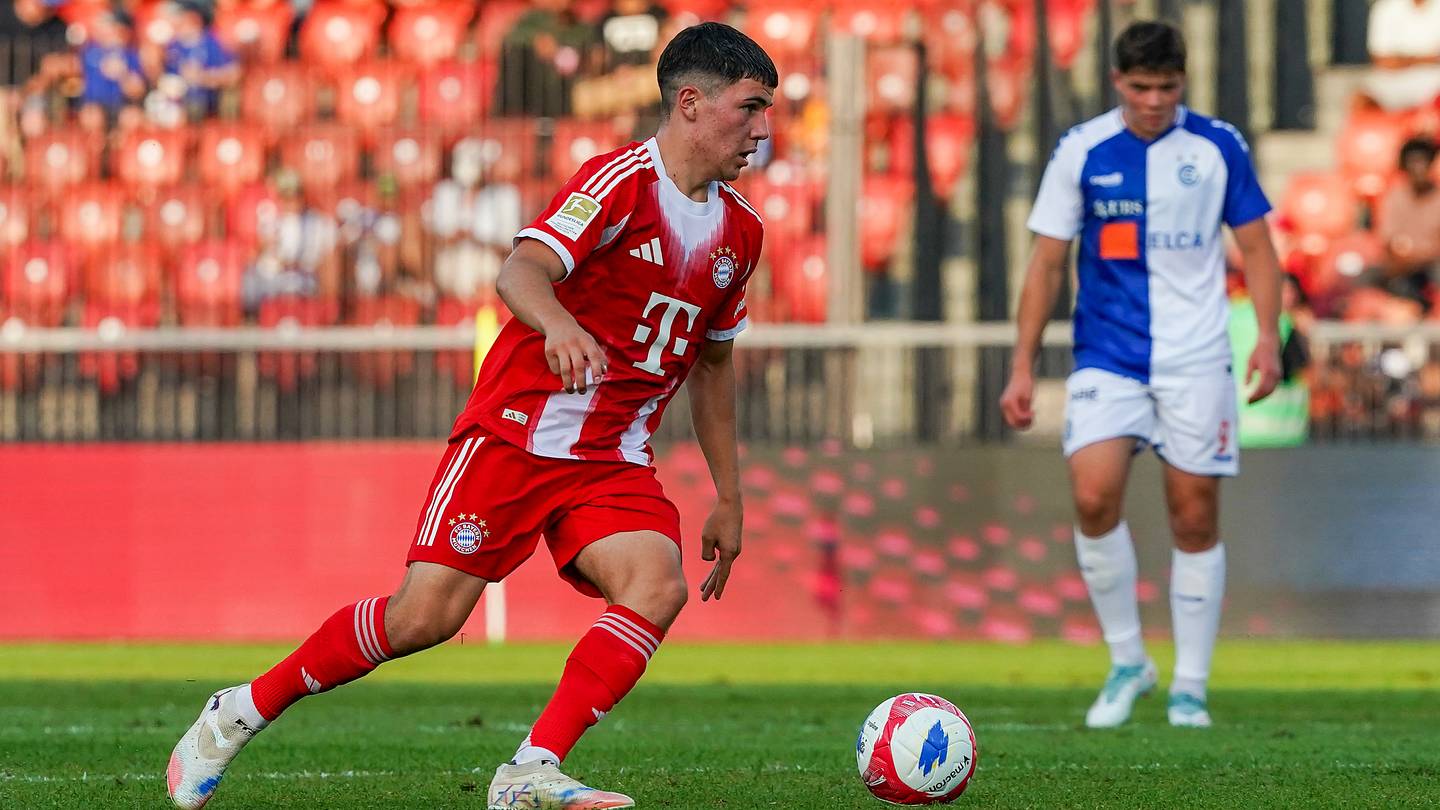 Heimlich, still und leise: 18-jähriger Bayern-Bubi feiert Länderspieldebüt