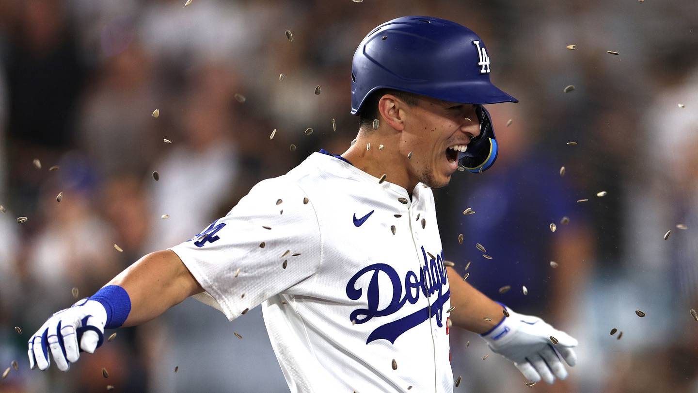 2 Dodgers players who could see a larger role in 2025, and 1 who should not