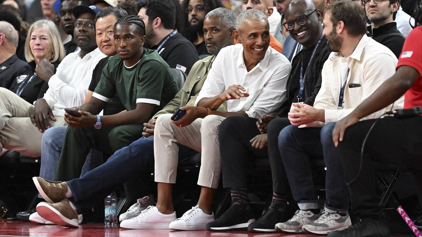 Barack Obama Rocks $129 White Shoes at Team USA Basketball Game