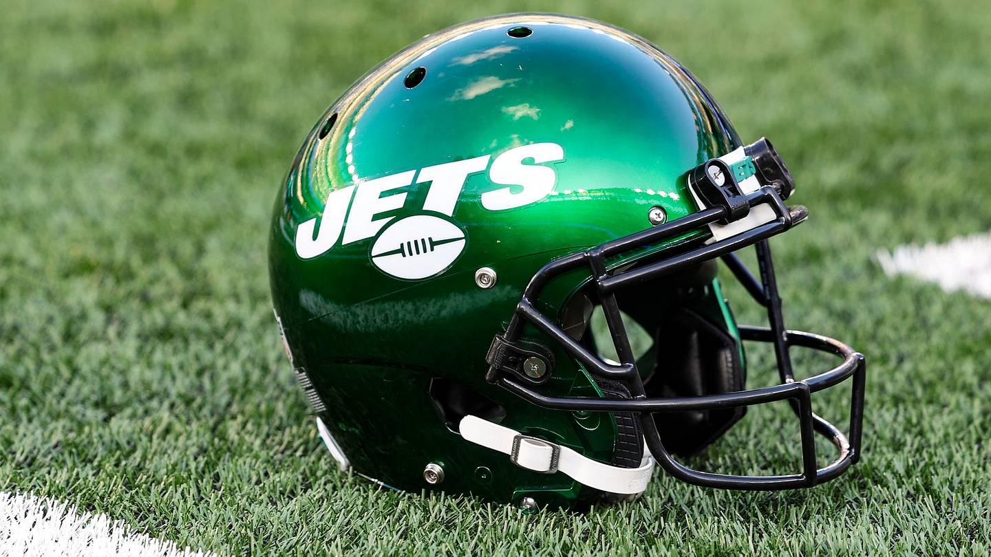 Severe weather forces NY Jets players to evacuate MetLife Stadium field