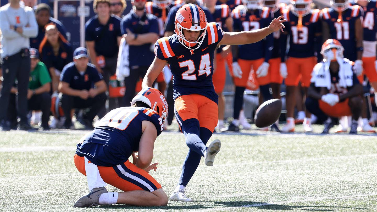 Illinois football kicker on pace for historic season