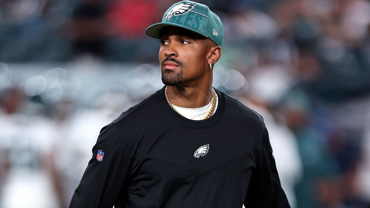 Bill Belichick offers glowing endorsement of Eagles quarterback Jalen Hurts