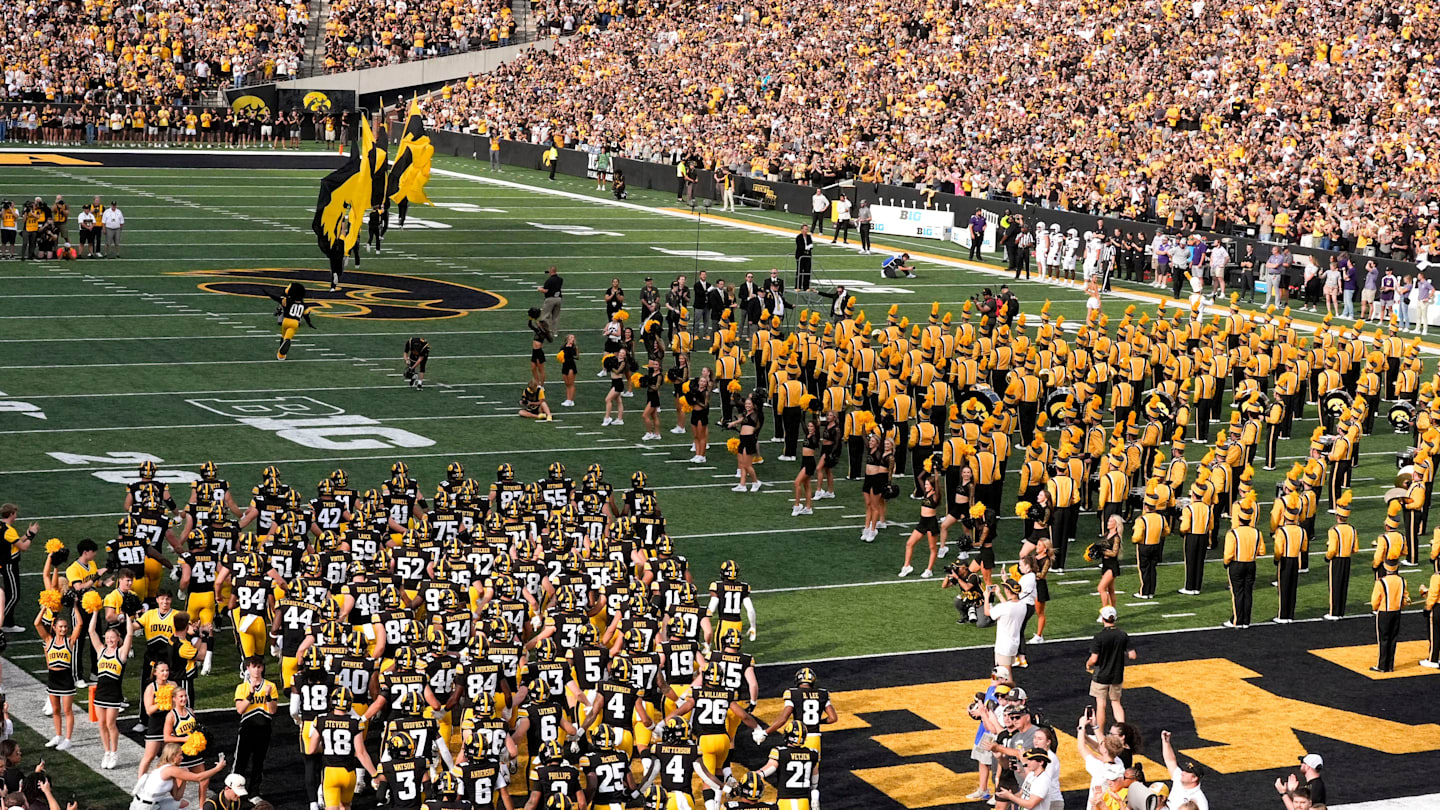 Hawkeyes fans go undercover in Ames for Iowa vs. Iowa State