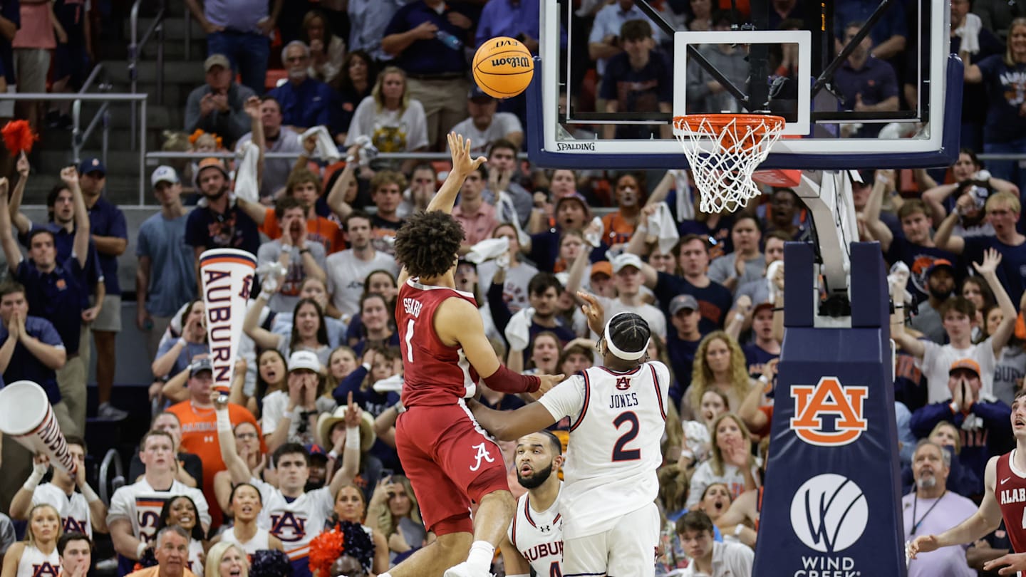 Social media reacts to Mark Sears' game winning shot against Auburn