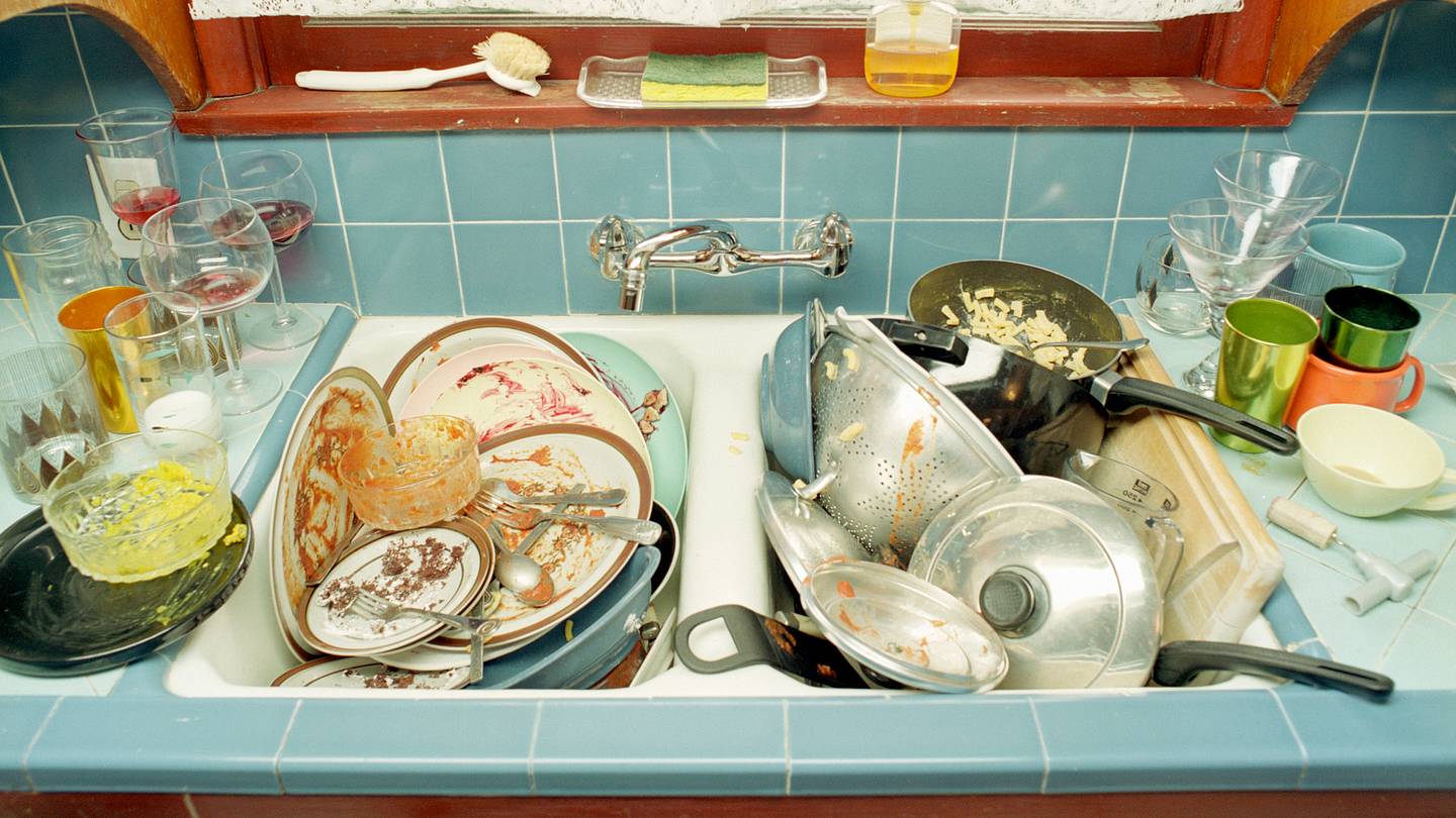 Why You Should Never Let Dirty Dishes Soak in the Sink