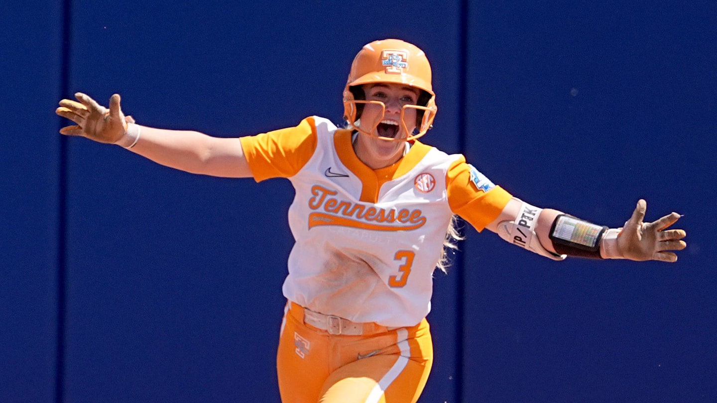 Lady Vols softball responds to worst call in World Series history with ...