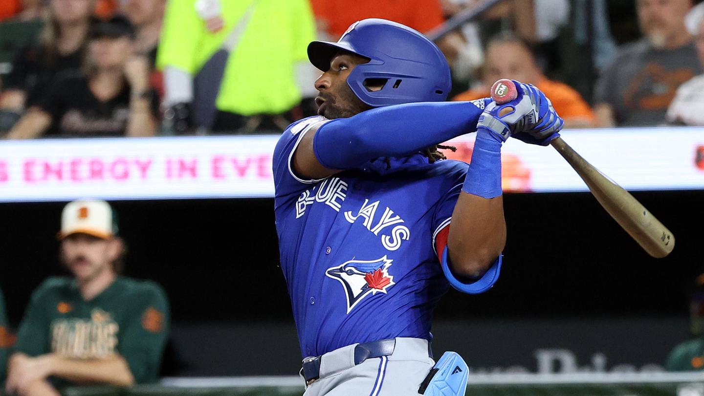 Blue Jays Comeback Victory Highlighted by Rookies' Late Game Homers