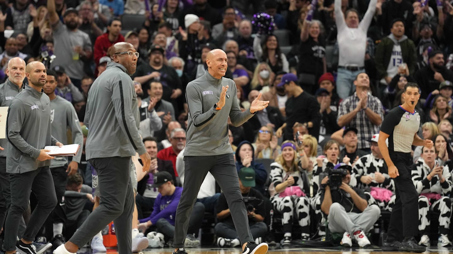 Kings Announce Interim Head Coach After Parting With Mike Brown