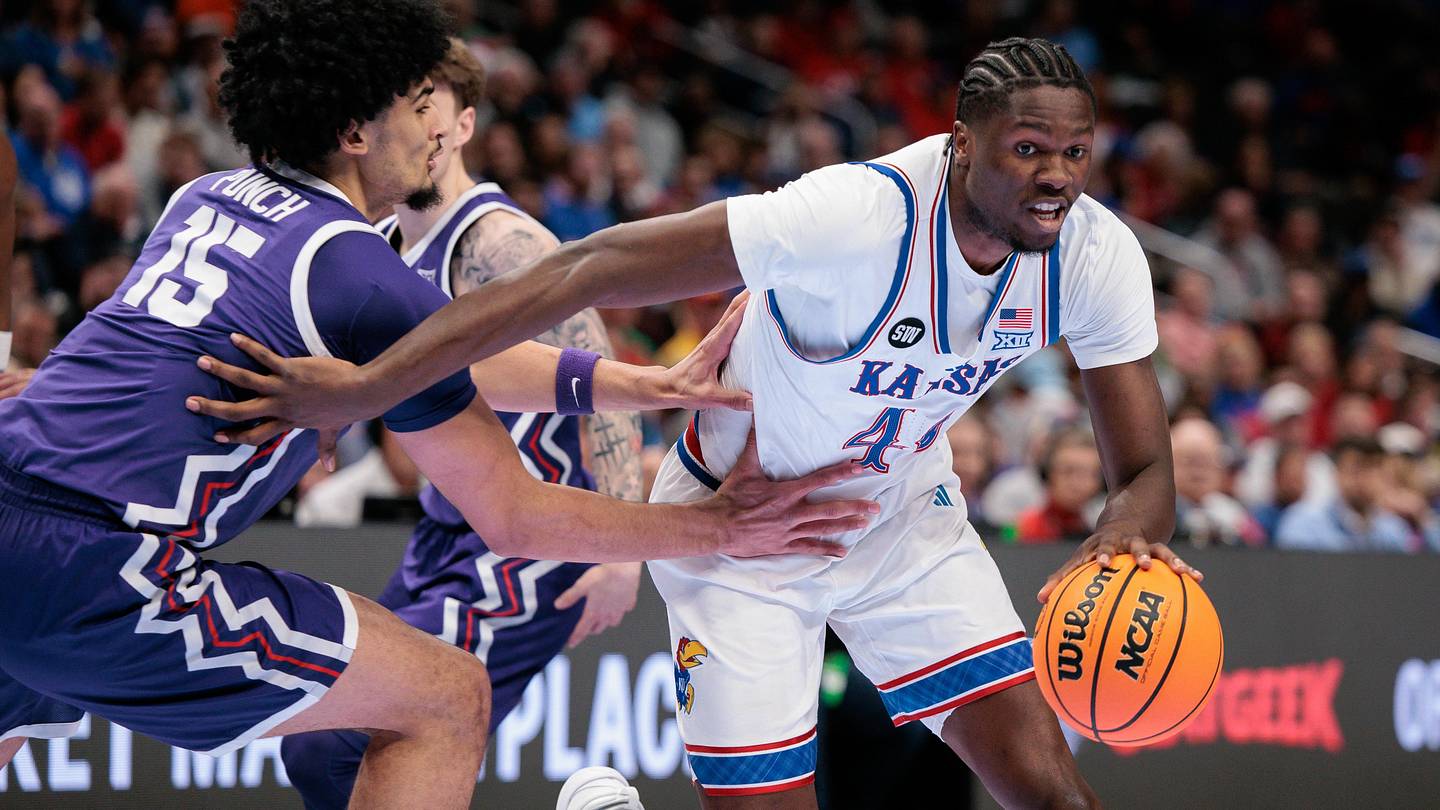 One Absurd Stat Emphasizes Flory Bidunga’s Impact on Kansas Basketball