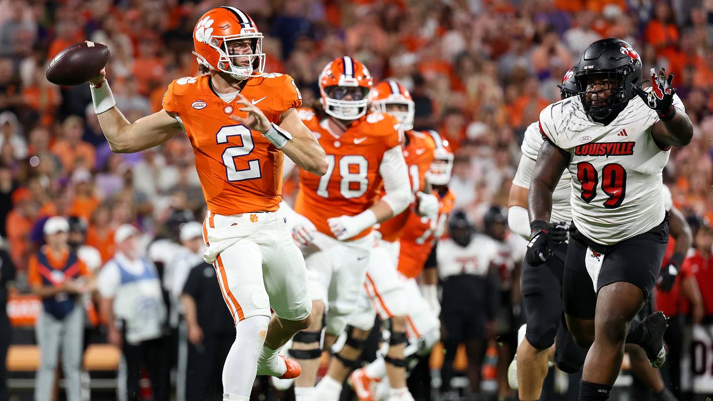 Clemson fans trash their own field in embarrassing Louisville game