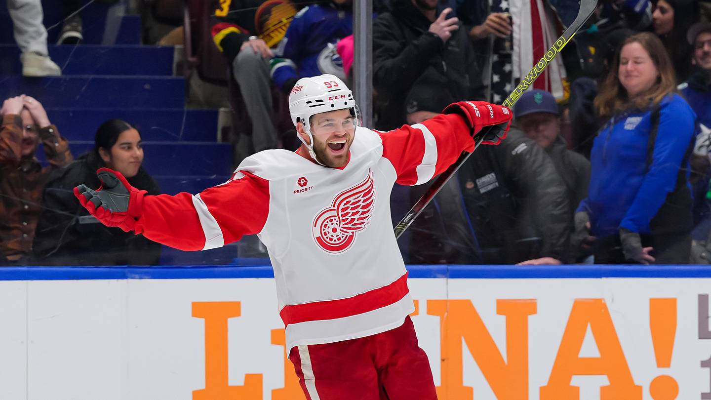 Alex DeBrincat is heating up for the Detroit Red Wings