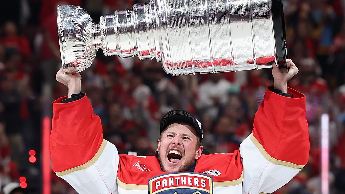 Utah Mammoth Finish First Day of Free Agency signing Vitek Vanecek