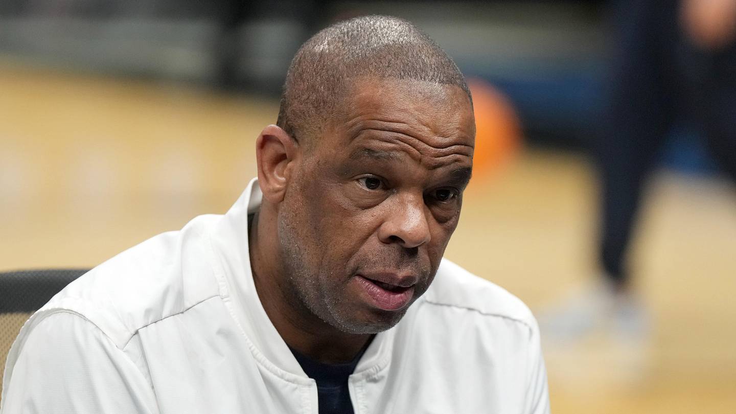 UNC Basketball Recruiting: Hubert Davis arrives at Peach Jam