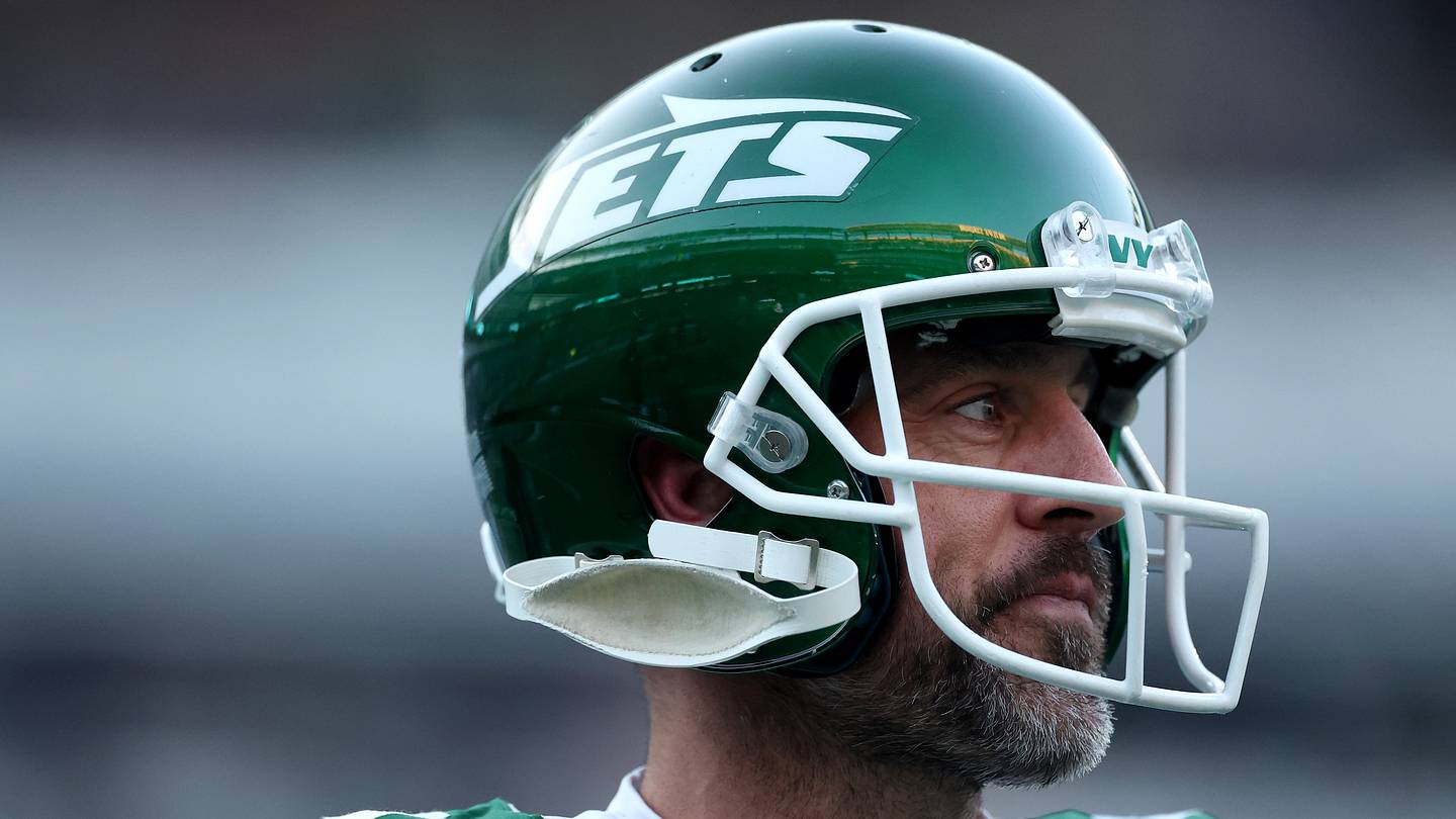 Mike Tomlin playing more critical role in Aaron Rodgers chase than we ...