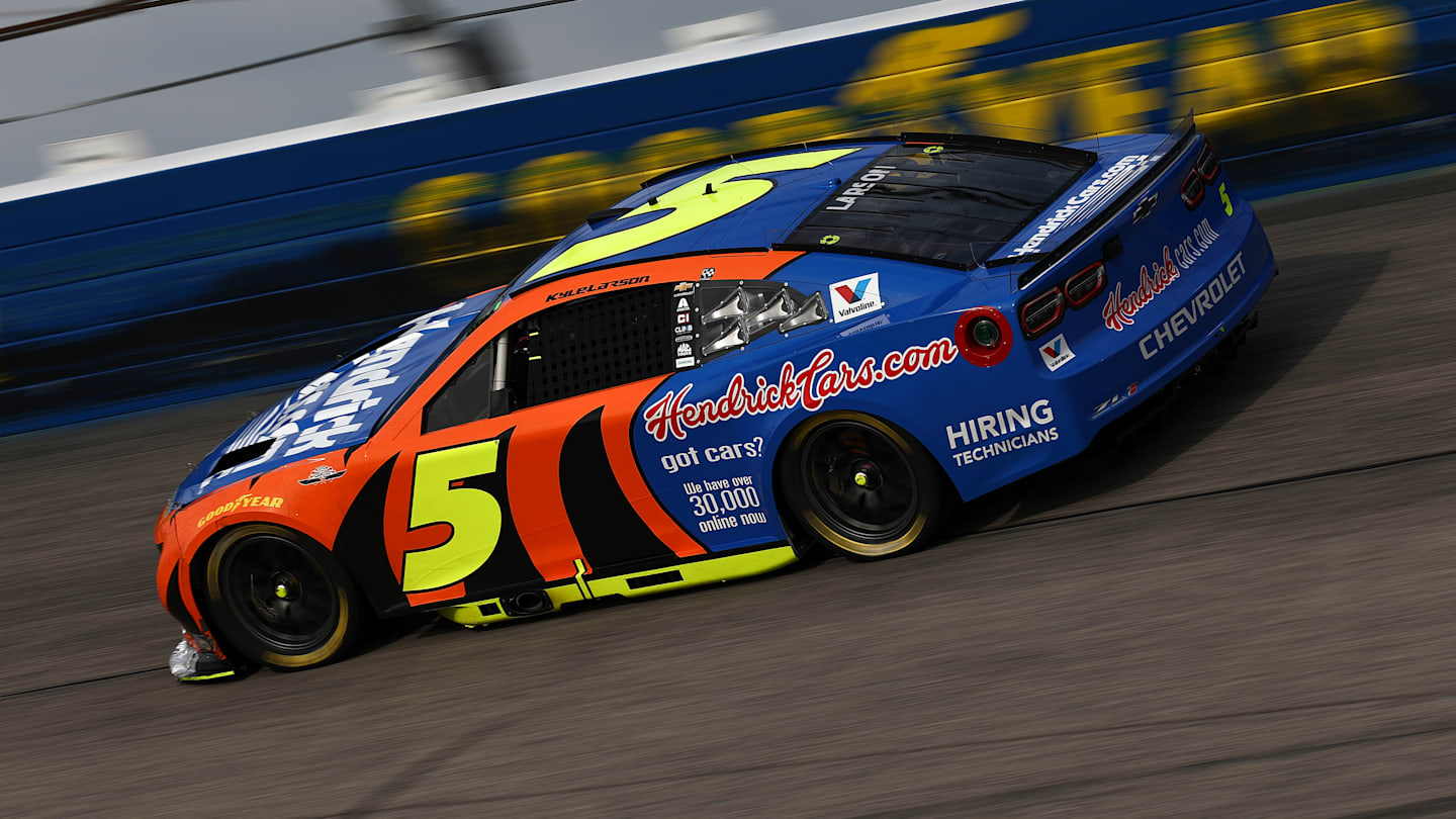 Kyle Larson totally blows it for Ryan Blaney at Darlington (for no reason)