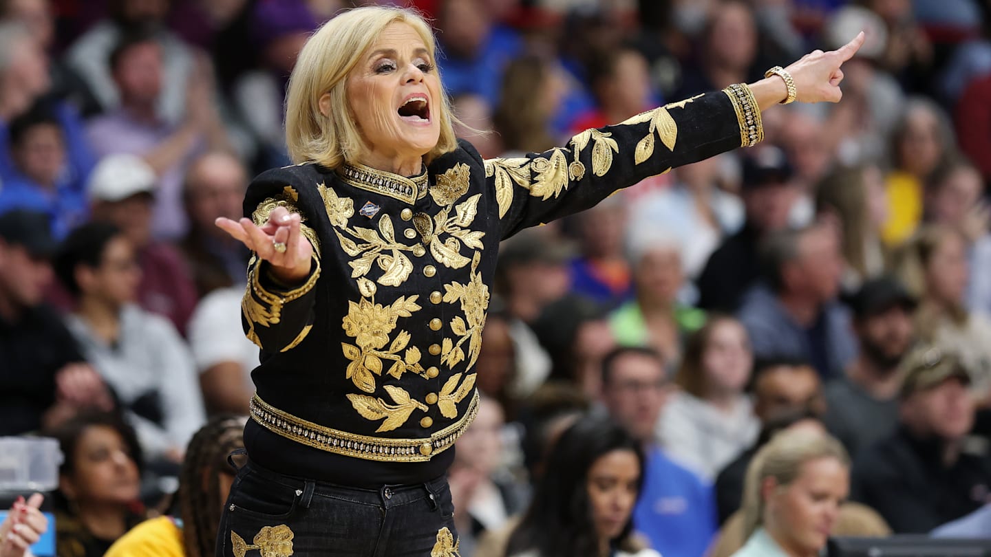 Kim Mulkey just fired a silent shot at Dawn Staley and South Carolina