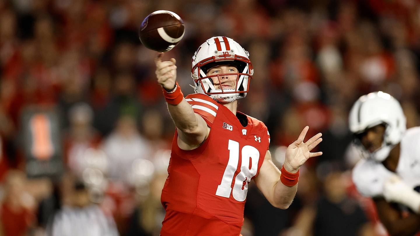 Wisconsin Badgers fans are ripping Braedyn Locke for another terrible ...