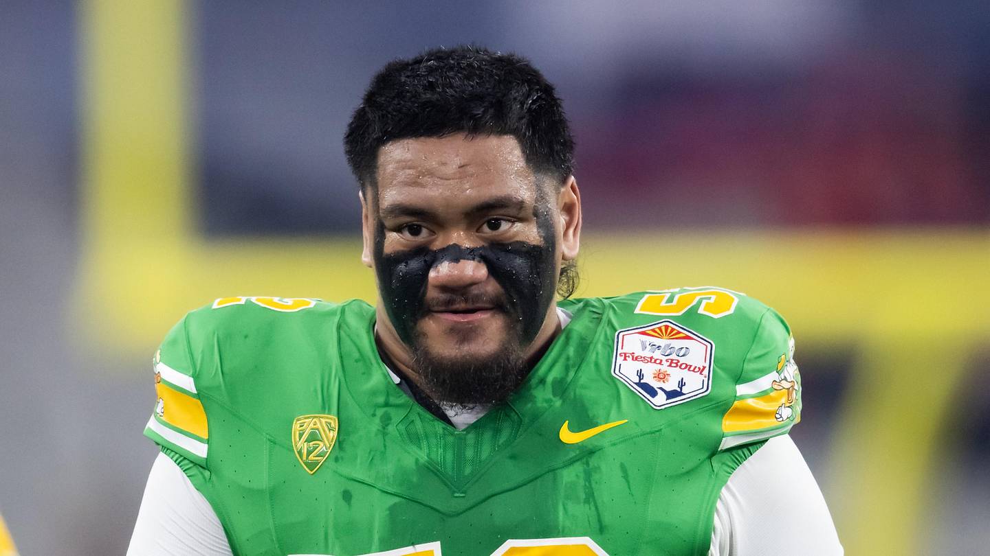 Oregon Football News: Ben Roberts, Collin Gill Enter Transfer Portal
