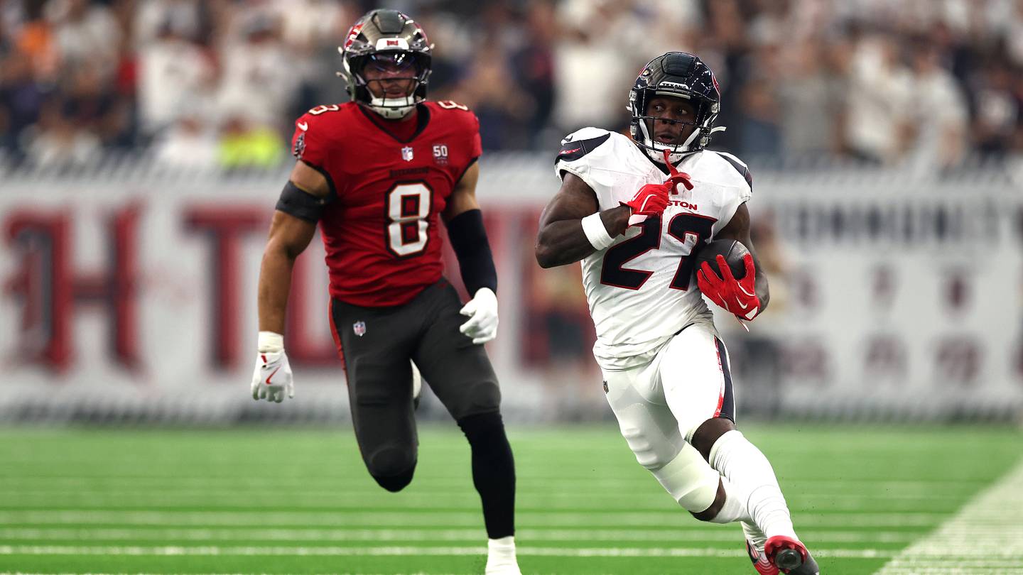 Buccaneers fans want SirVocea Dennis benched after embarrassing MNF ...