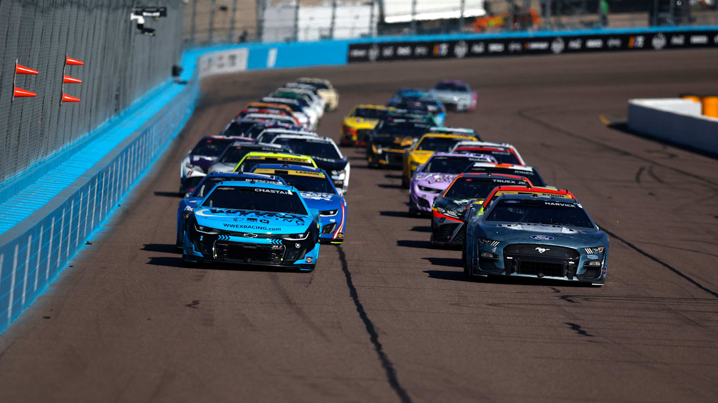 NASCAR entry list gets one late addition for Phoenix race