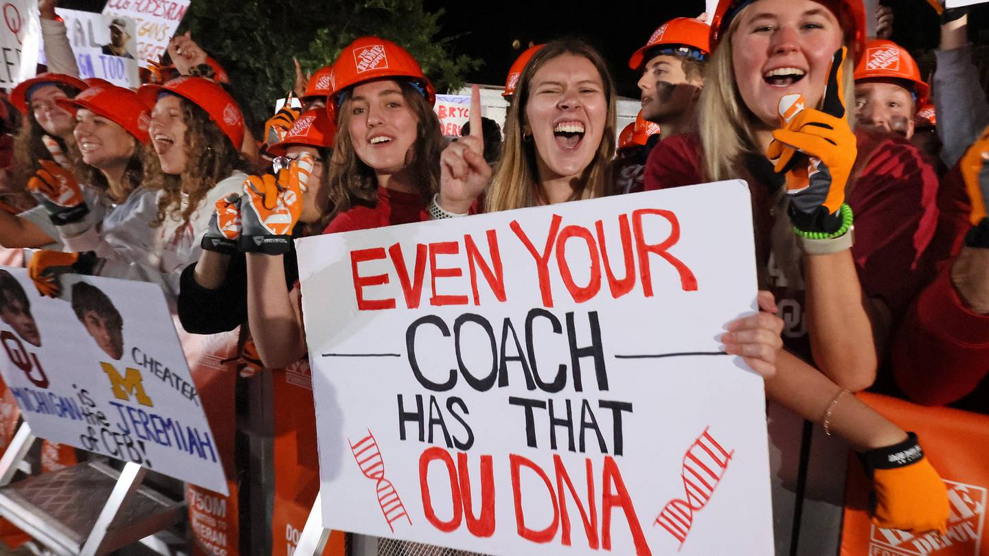 Oklahoma fans roast Michigan with hilarious College GameDay signs