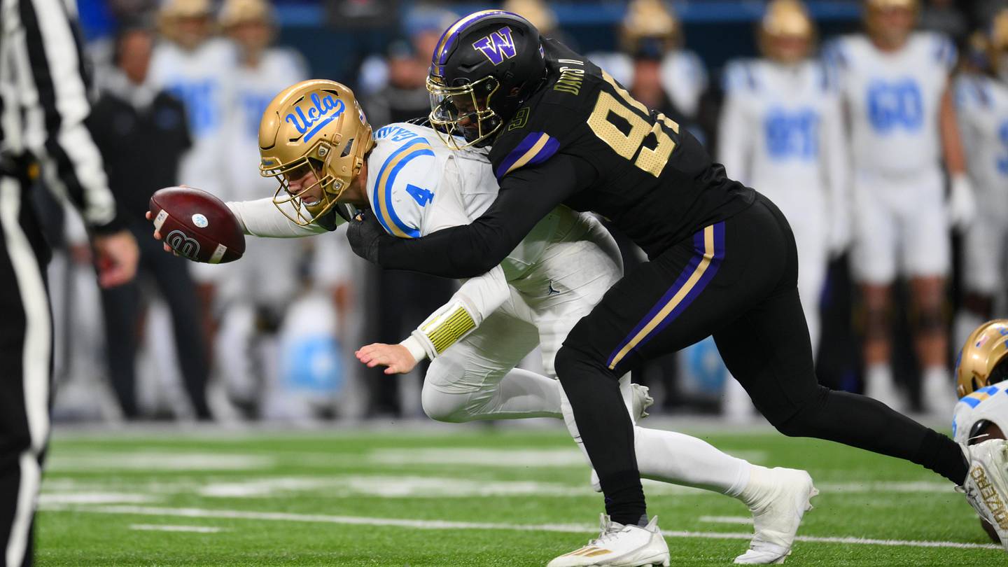 Russell Davis II Goes From Big Ten Defensive Player of the Week to ...