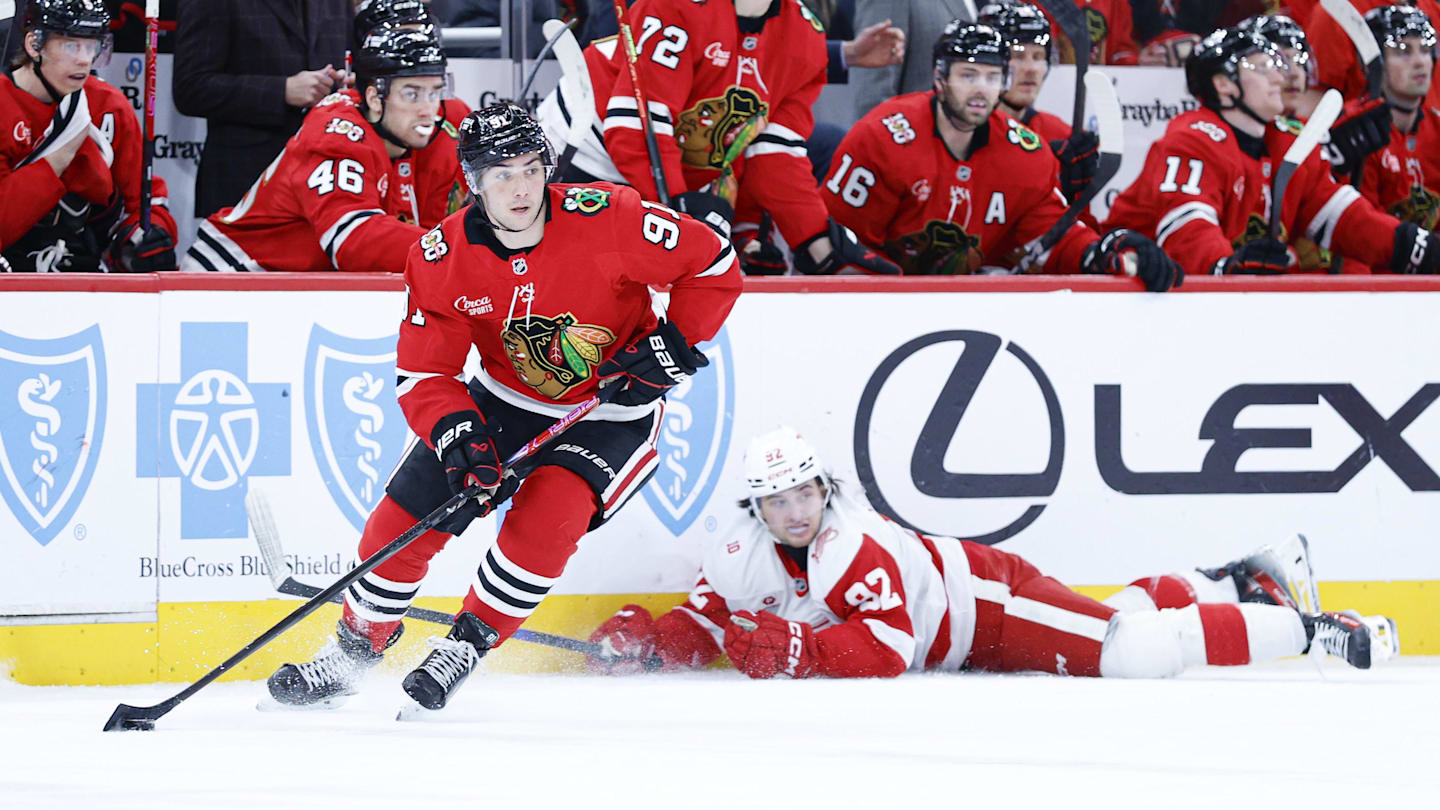 Blackhawks get blanked by Red Wings in first game without Bedard