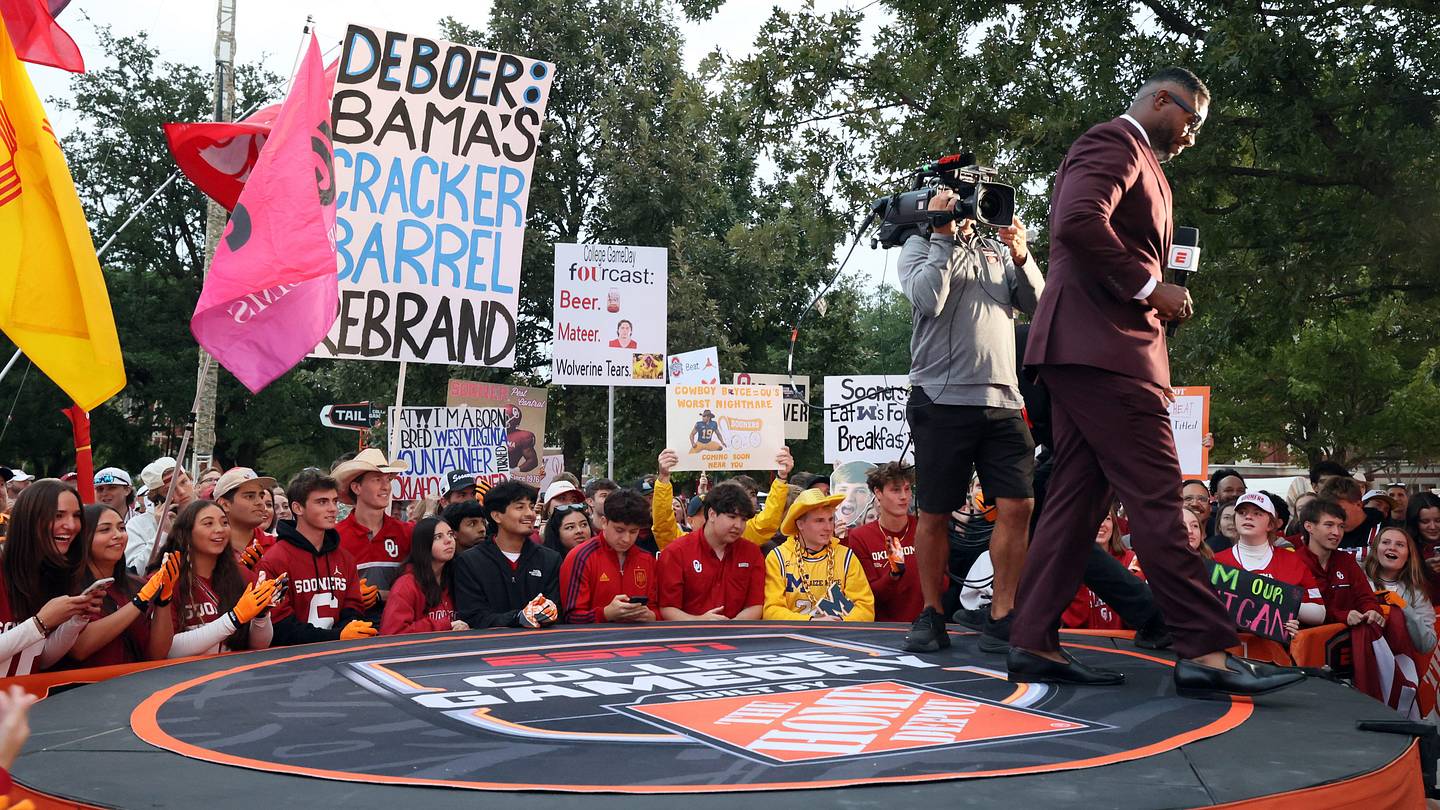 Oklahoma fans troll Alabama with hilarious ESPN College GameDay signs