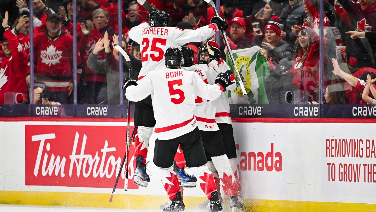 Easton Cowan Scores, Canada Tops Finland in World Juniors Opener