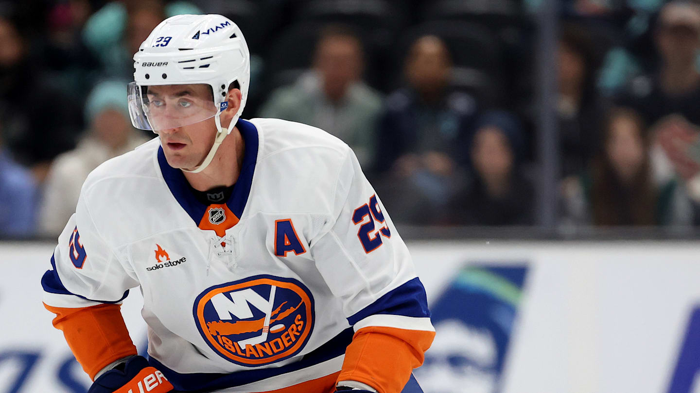 This New York Islanders player linked to Toronto Maple Leafs