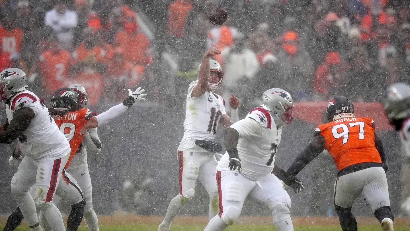 Patriots 10, Broncos 7: New England Fights Off Denver Snow, Advances to ...
