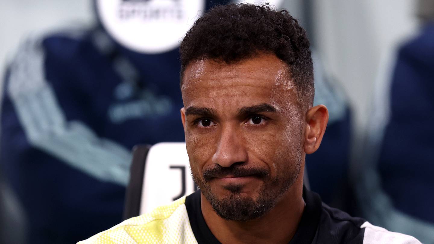 Danilo leaves Juventus as Napoli fights to sign the Brazilian defender ...