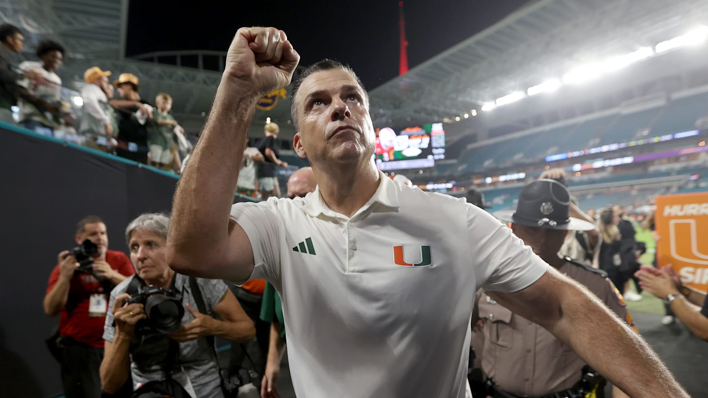 Miami unscathed after Georgia and Oregon shuffle in latest AP Top 25