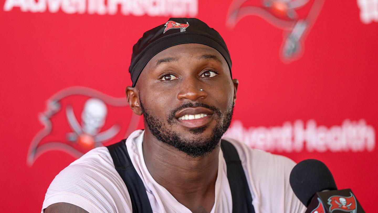 Should Buccaneers Make Big Push to Re-Sign Jamel Dean in Free Agency?