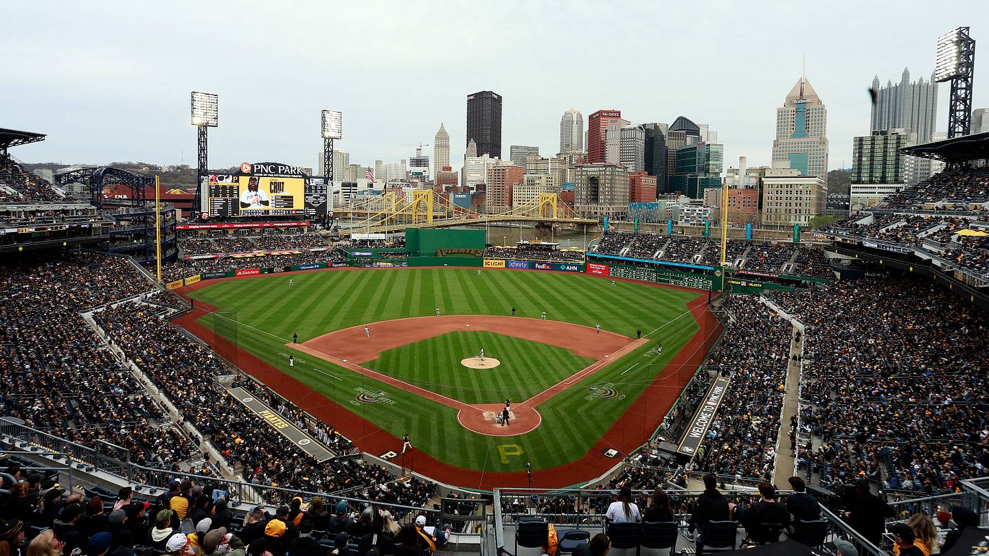 Pirates bring back pitcher from historic feat in first move of offseason