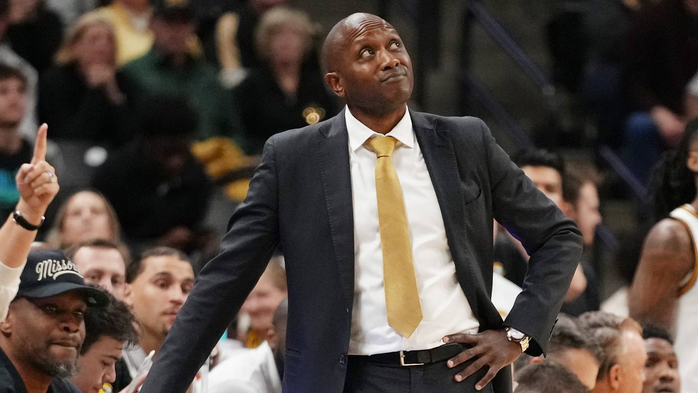 Dennis Gates doesn't hold back after questionable calls: 'Referees see ...