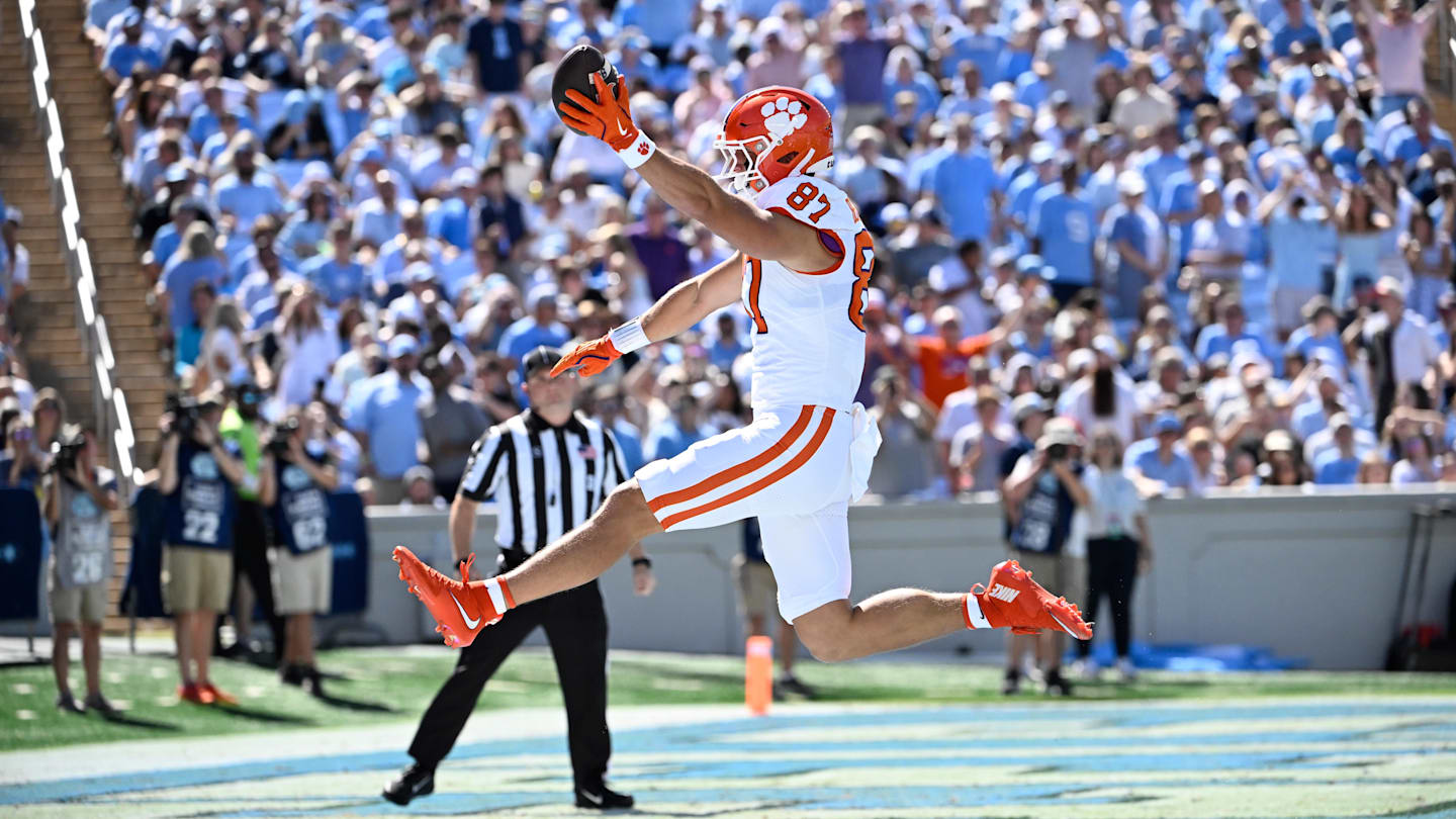 Clemson explodes for 35 first-half points as Klubnik torches UNC in ...