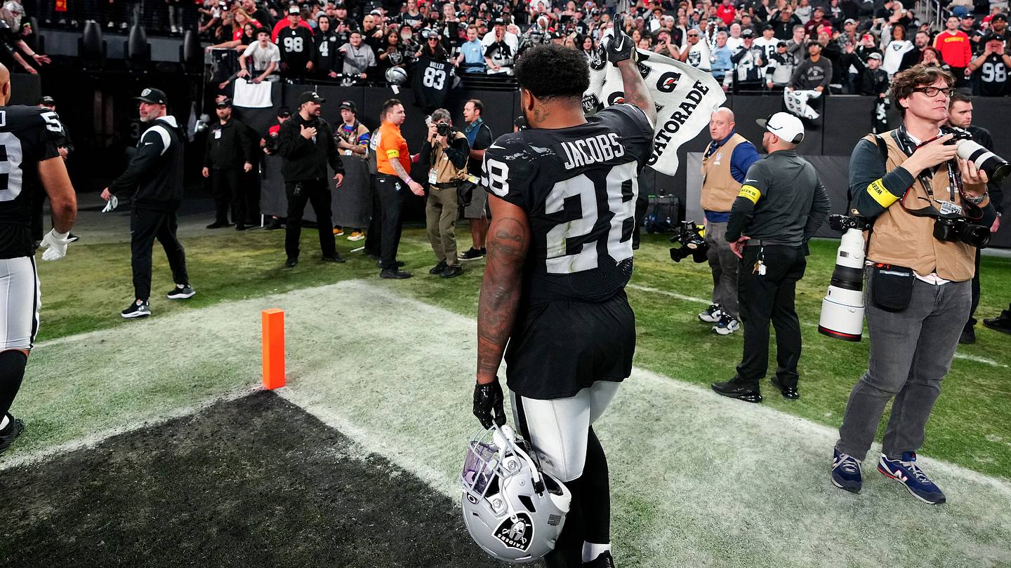 NFL running back drama, explained: Why aren't RBs getting paid?