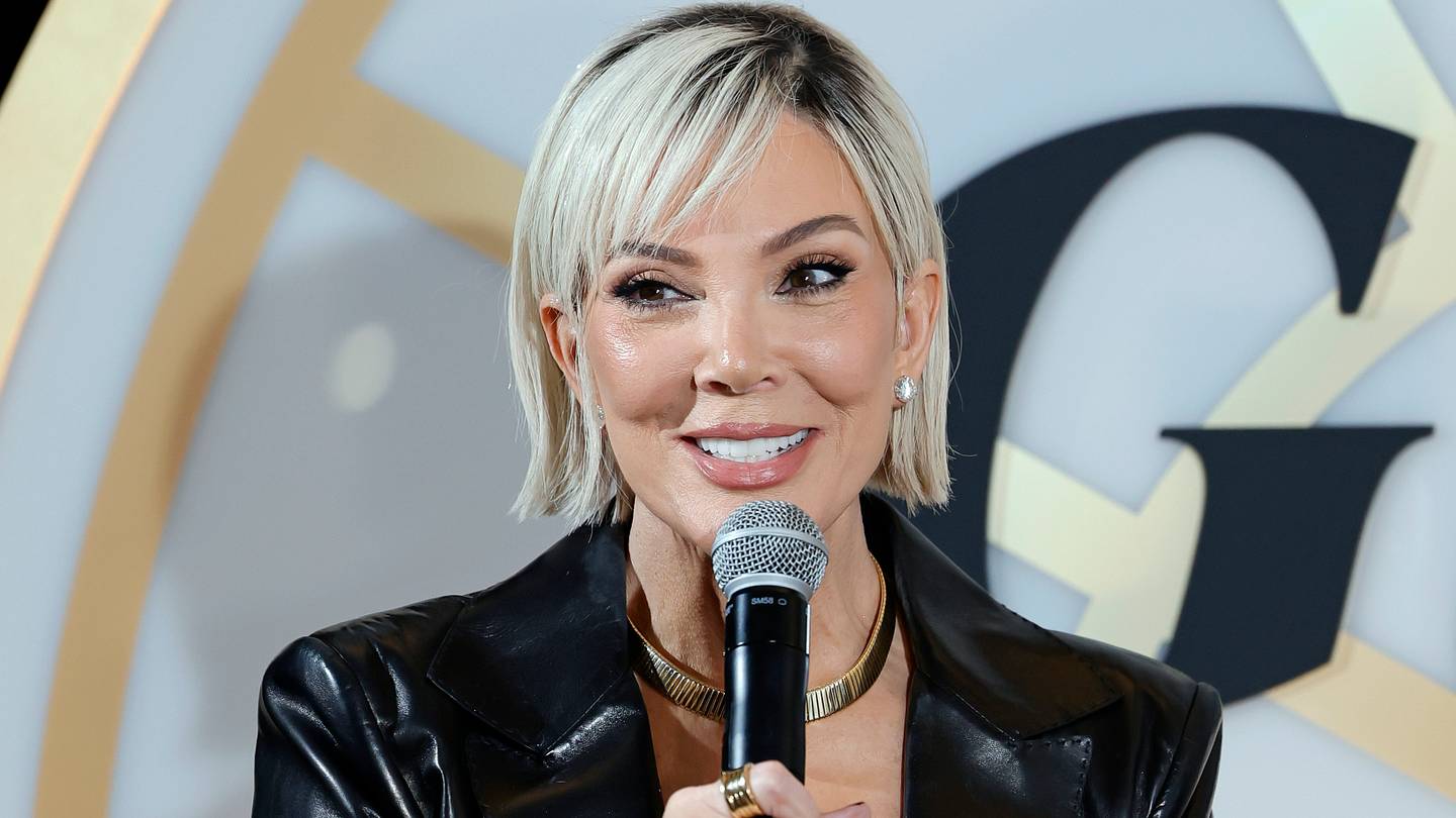 Kris Jenner shocks fans with a bold and blonde makeover