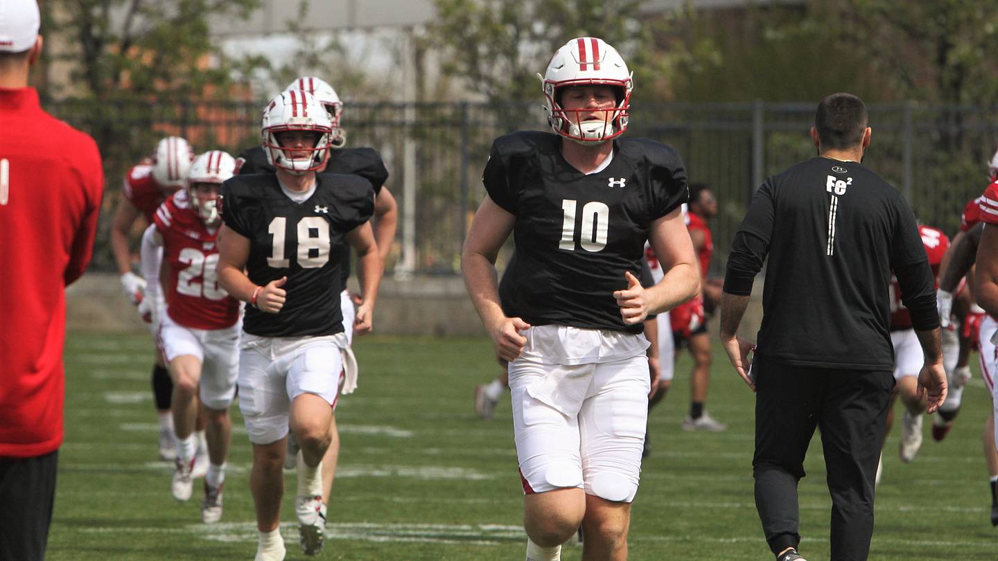 Tyler Van Dyke draws praise from coach: QB has 'stood tall' through ...