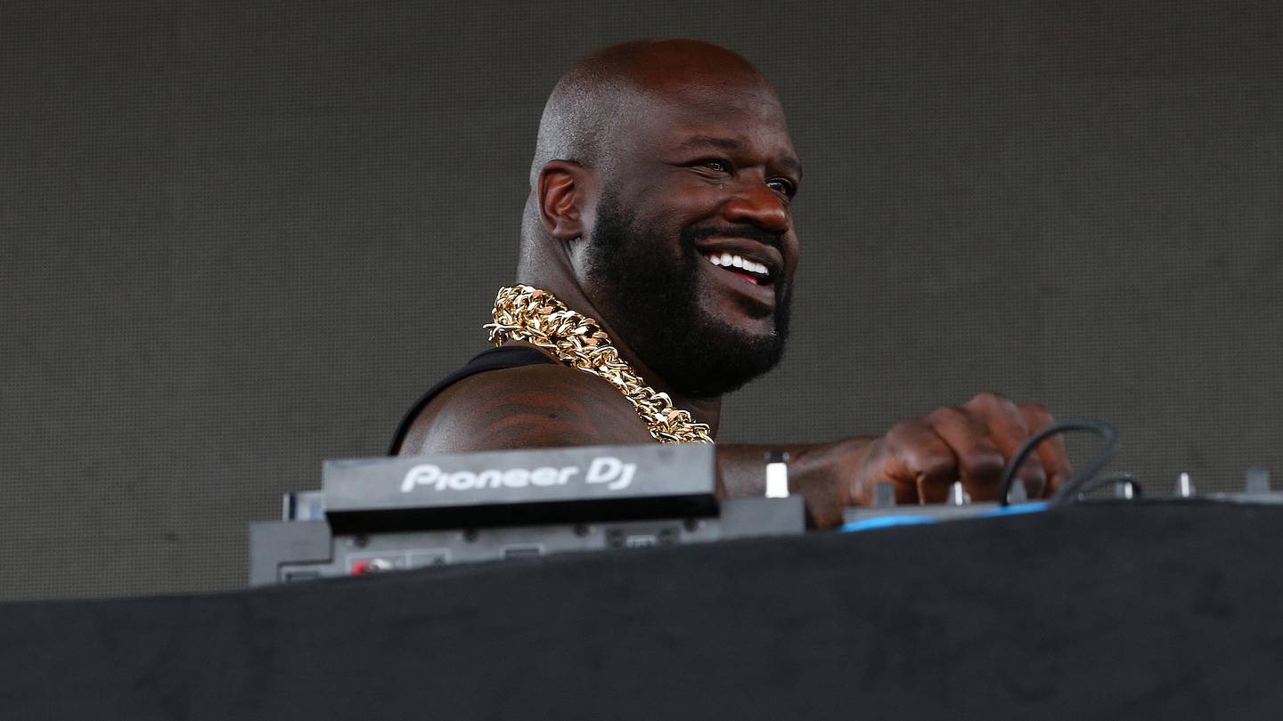 Shaquille O’Neal rocks ‘Sticky Bandits’ fit for Jake Paul-Mike Tyson fight