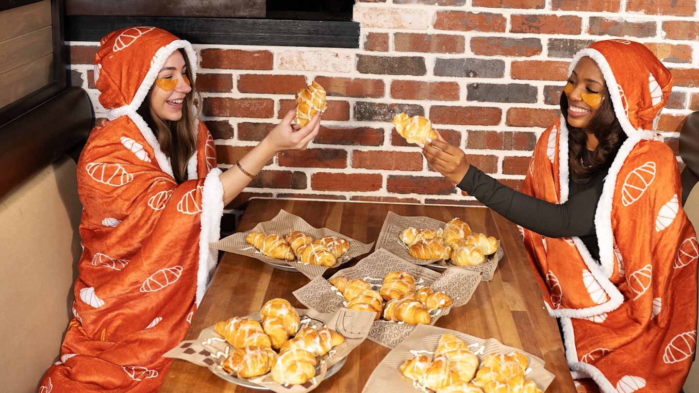 Cheddar’s Scratch Kitchen celebrates the cozy feeling of enjoying its ...