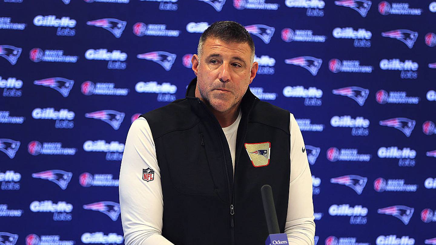 Mike Vrabel Had Such an Awkward Conversation With Patriots’ First-Round ...