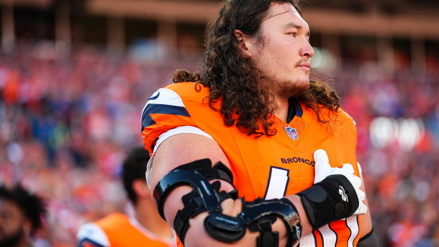 Broncos extend Luke Wattenberg in blockbuster offensive line decision